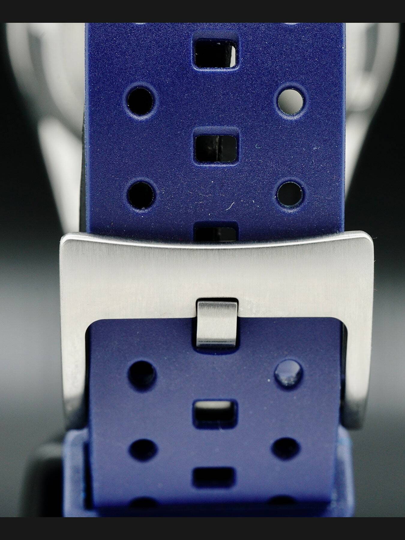 Grand Seiko Sport SBGJ237 - Exquisite Timepieces