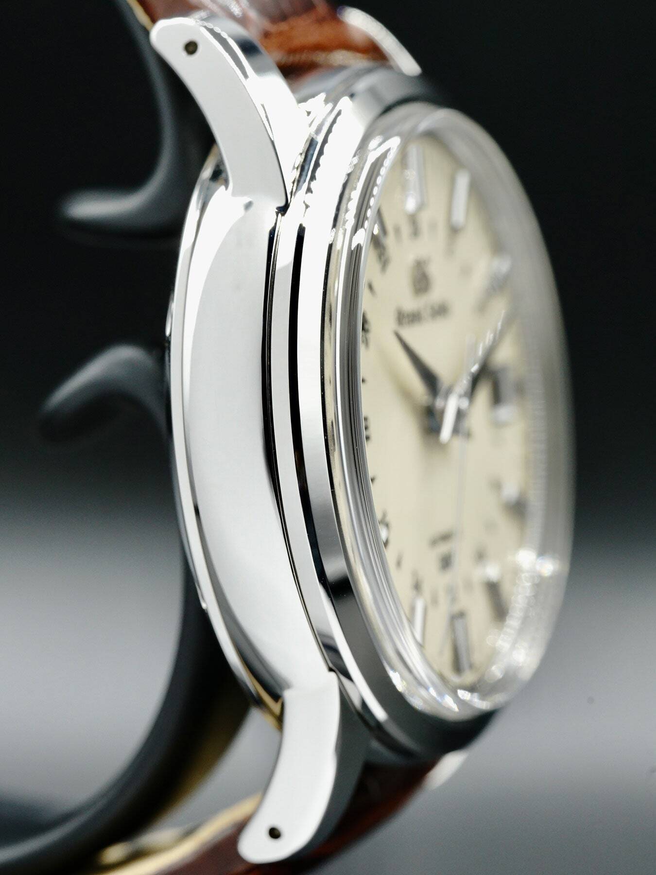Grand Seiko Automatic GMT SBGM221 - Exquisite Timepieces