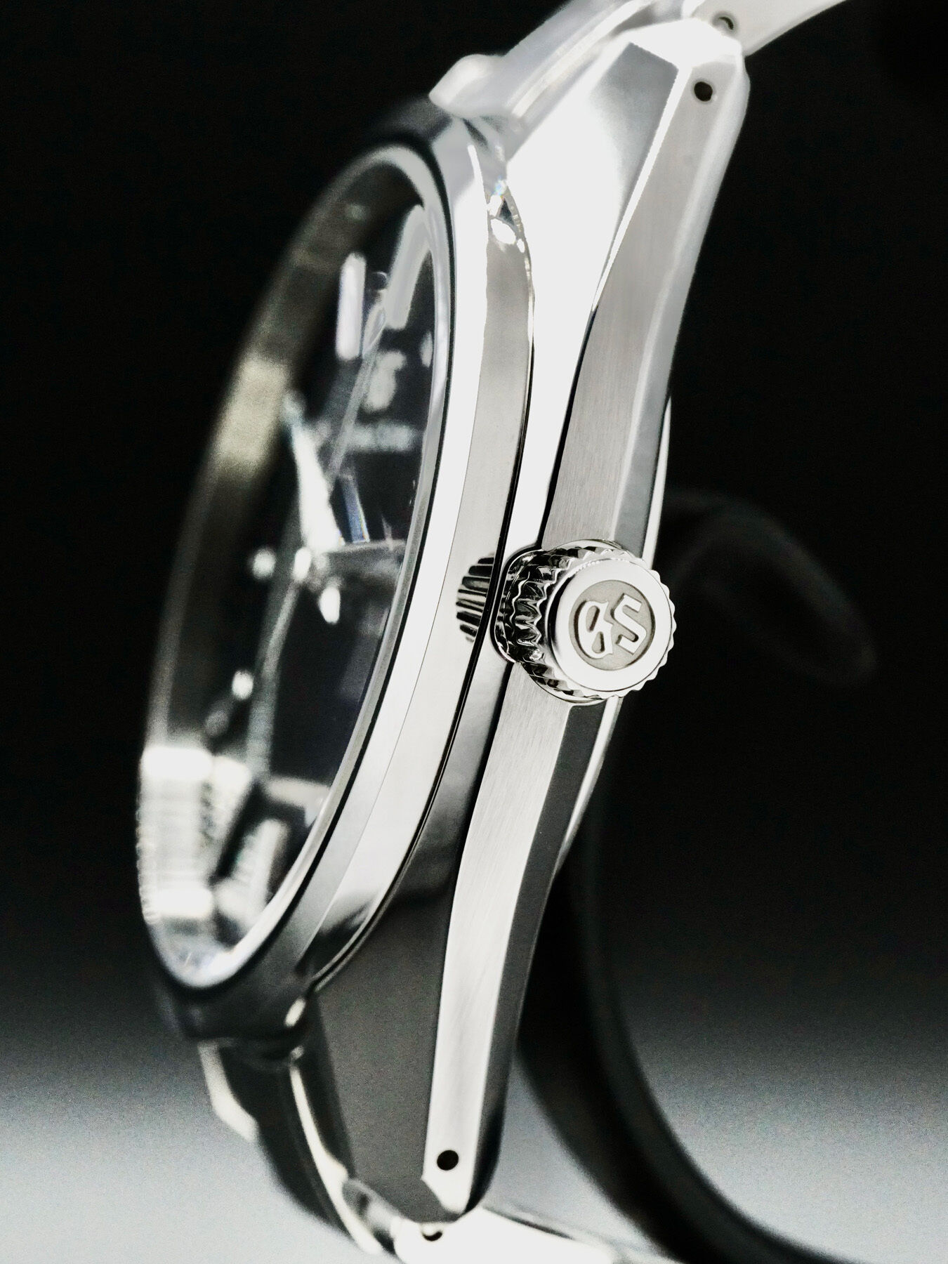 Grand Seiko SBGP005 - Exquisite Timepieces