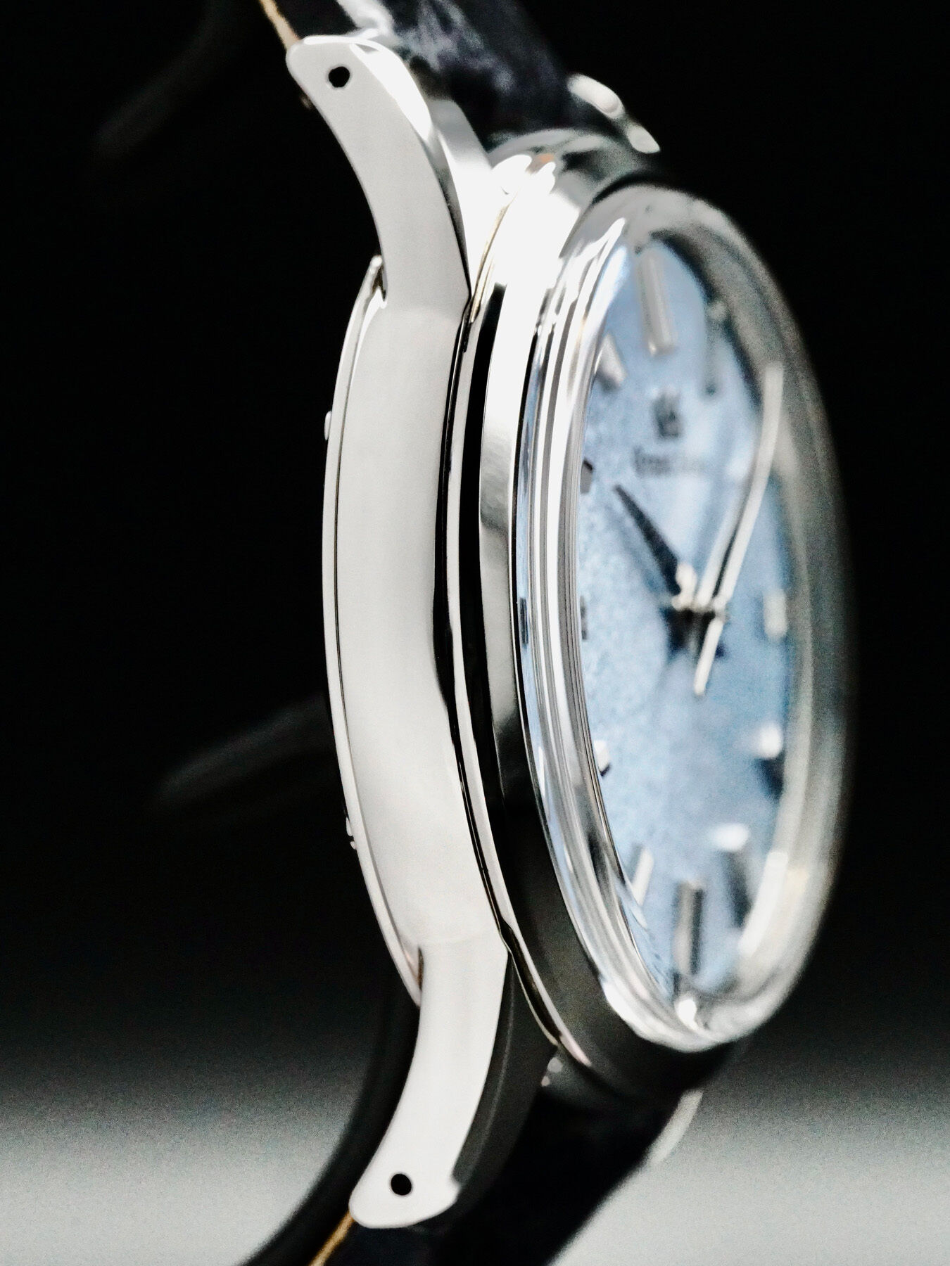 Grand Seiko SBGW283 - Exquisite Timepieces